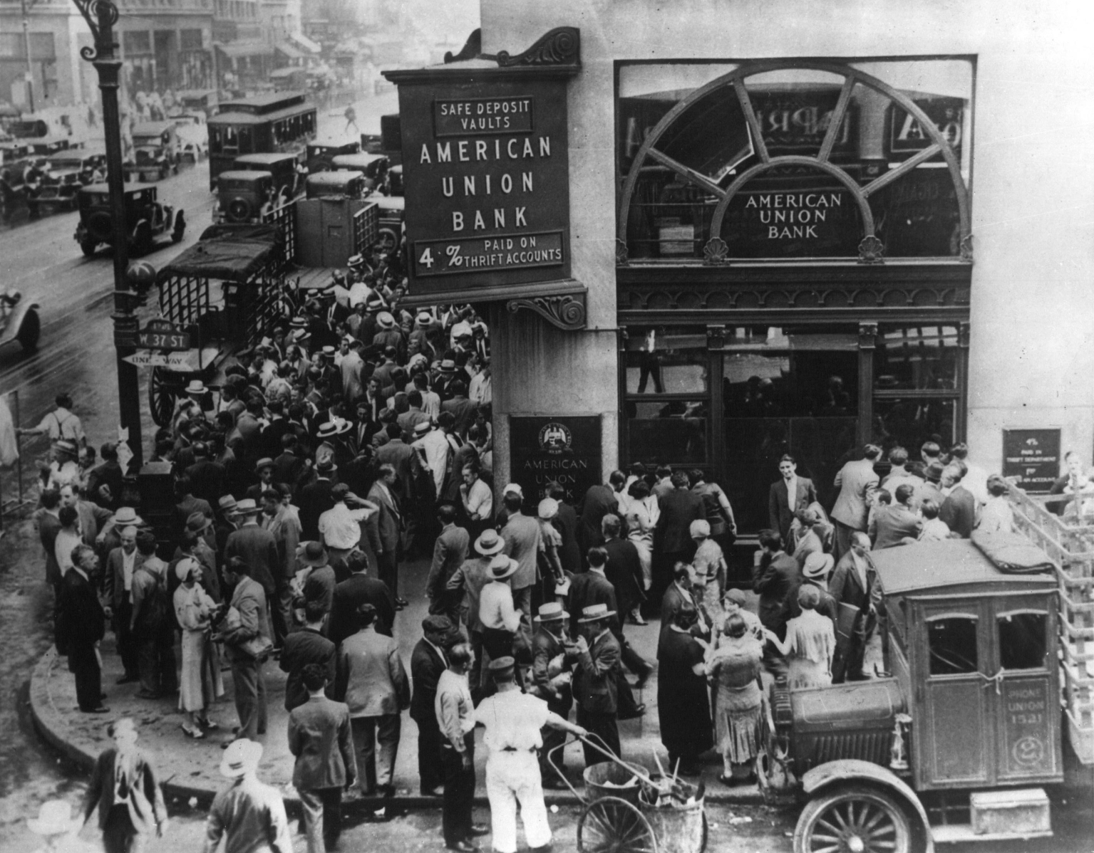 1932 – HERBERT HOOVER VS FRANKLIN D. ROOSEVELT – Election Tuesdays